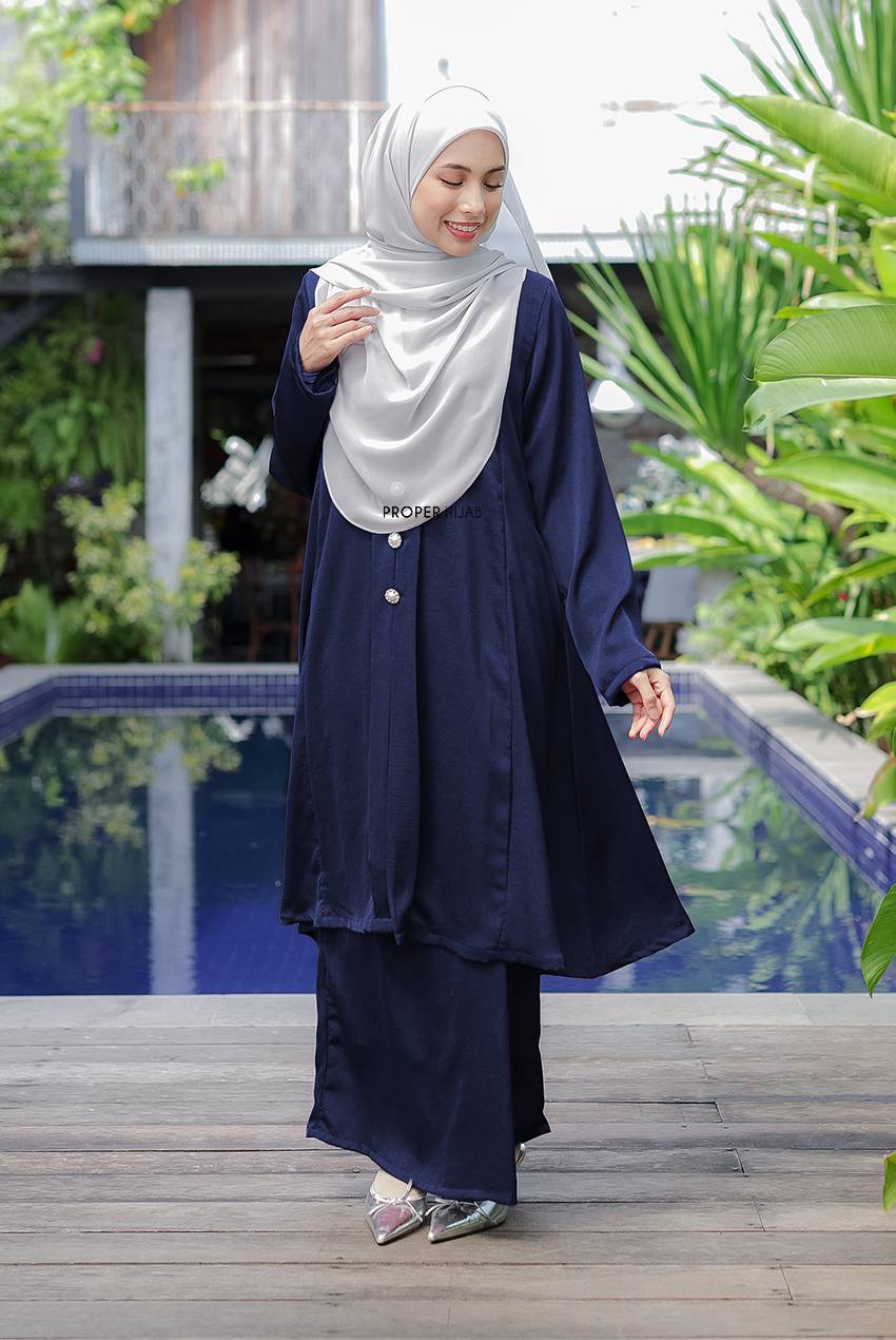 Puteri Pretty Navy