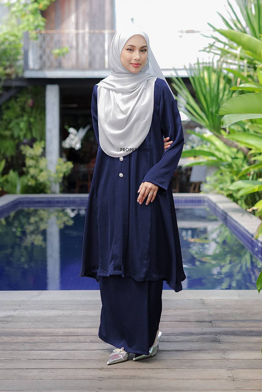 Puteri Pretty Navy