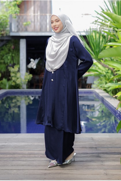 Puteri Pretty Navy